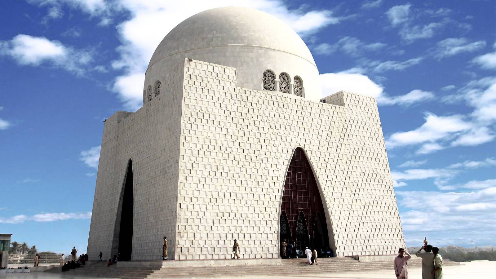 Shrine of Quaid E Azam - VisitSilkRoad